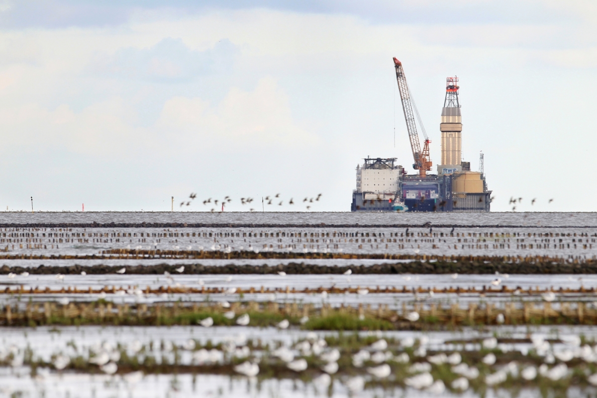 RWE-Dea-Mittelplate-View-from-the-coastline - Littlegate Publishing