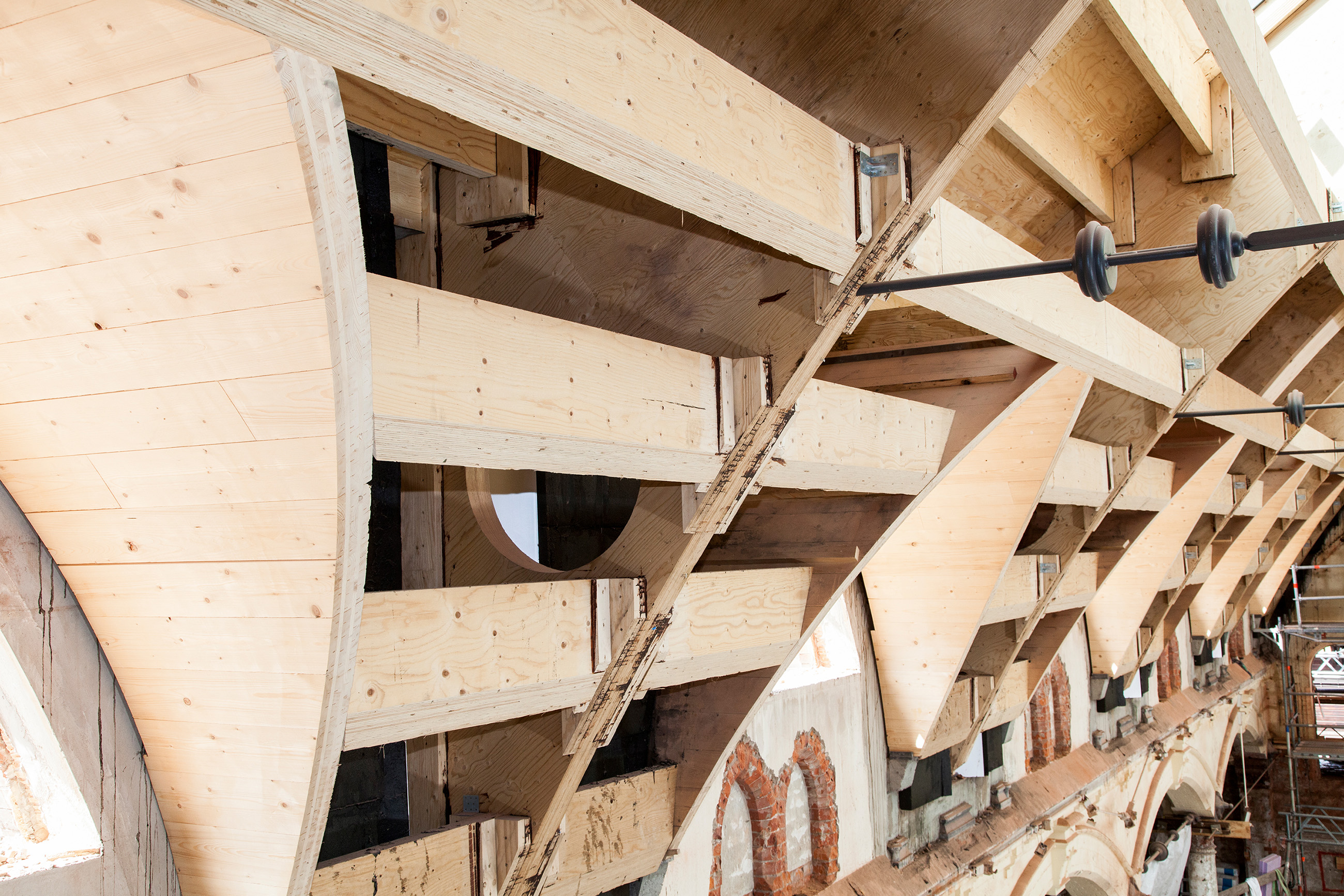 special-wooden-joints-connect-main-trusses-14-HR - Littlegate Publishing