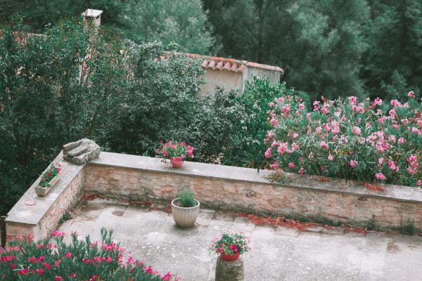 How To Build A Veranda For Your Garden - Littlegate Publishing